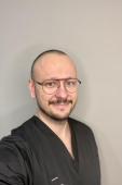 dr n. med. Wojciech Adamski okulista Poznań - Umów wizytę online